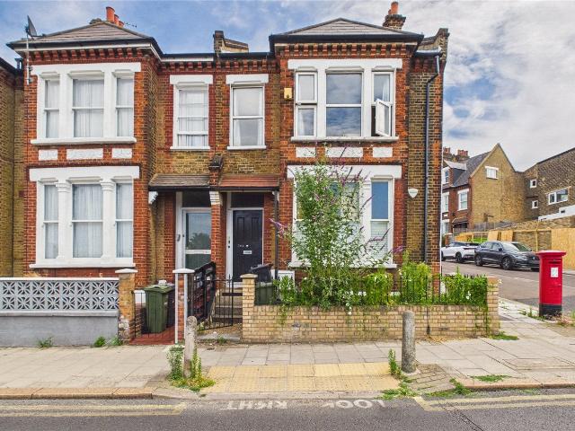 Room at Shardcroft Avenue, Greater London
