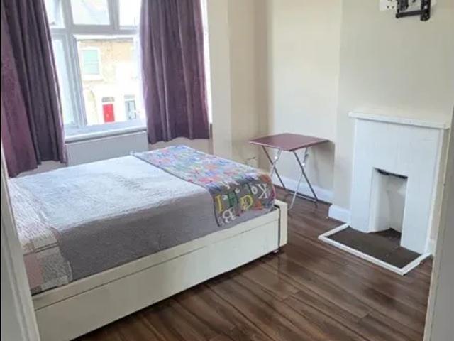 Room at Shardeloes Road, Greater London