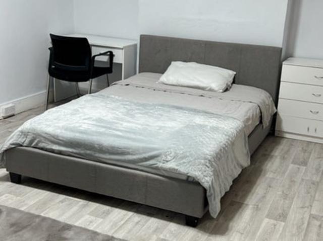 Room at Shardeloes Road, Greater London