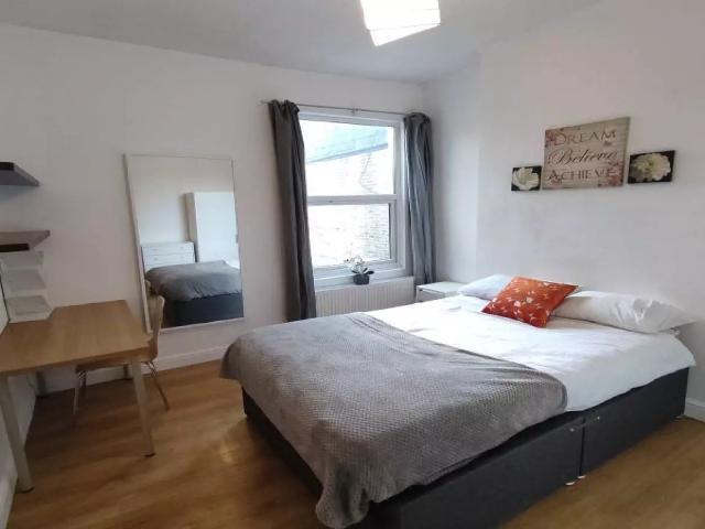 Room at Sheen Lane, Greater London