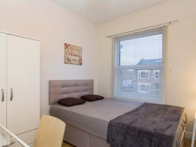 Room at Sheen Lane, Greater London