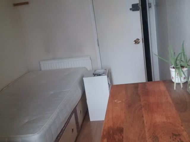 Room at Sheen Road, Greater London