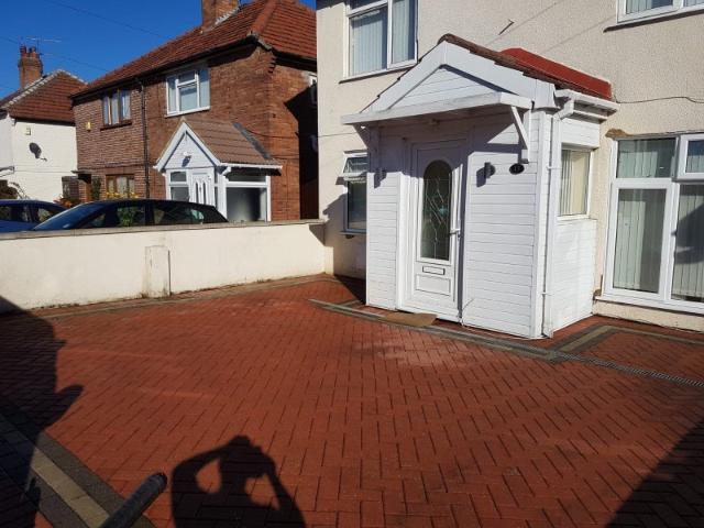 Room at Sheffield Road, Slough