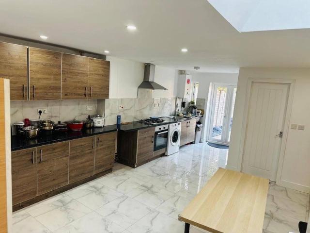 Room at Shelley Avenue, Greater London