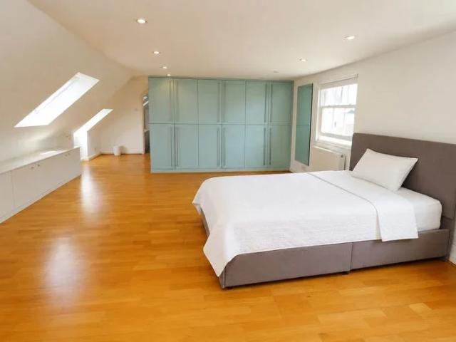 Room at Shepherds Bush Green, Greater London