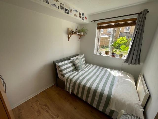 Room at Sheppard Drive, Greater London