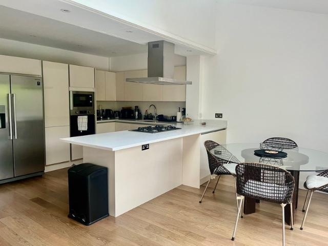 Room at Sherwood Avenue, Greater London
