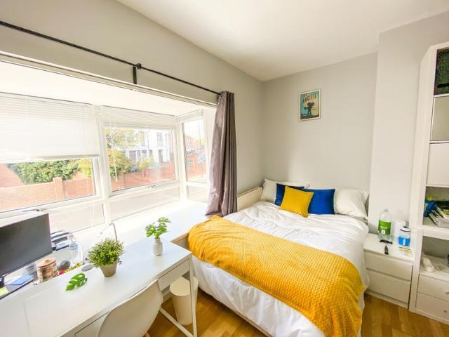 Room at Sherwood Gardens, Greater London