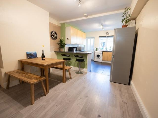 Room at Sherbrooke Road, Nottingham