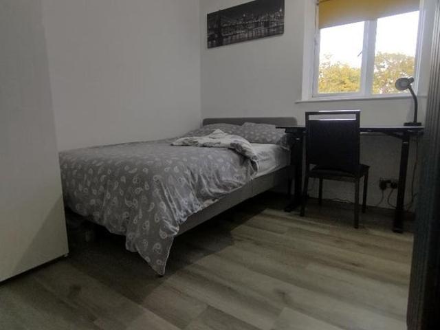 Room at Sheriff Avenue, Coventry