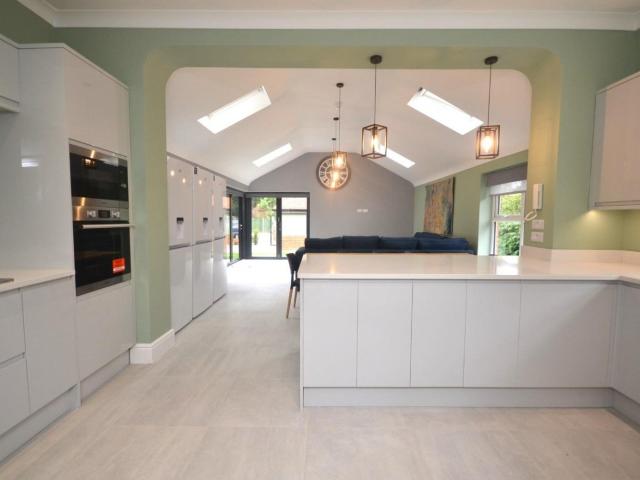 Room at Shinfield Road, Reading