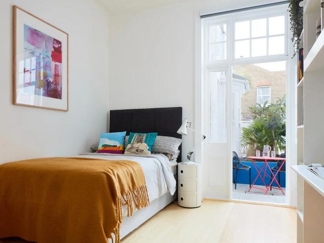 Room at Shinfield Street, Greater London