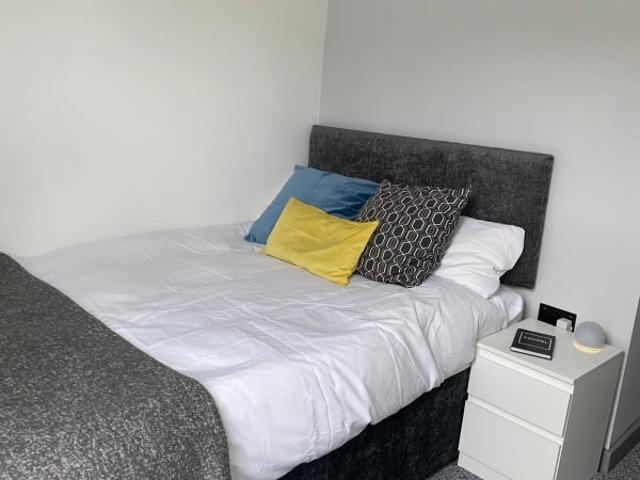 Room at Shirley Road, Greater London