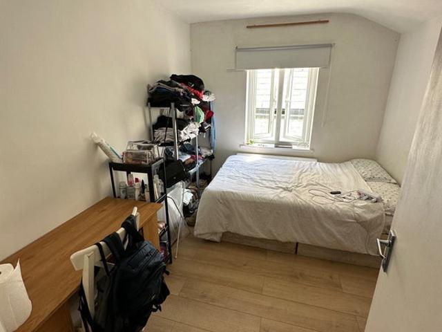 Room at Shortlands, Greater London