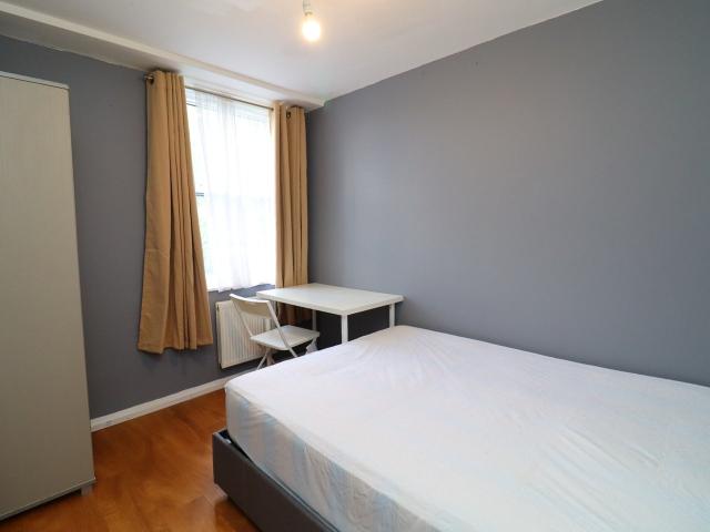 Room at Shrewsbury Road, City of Westminster