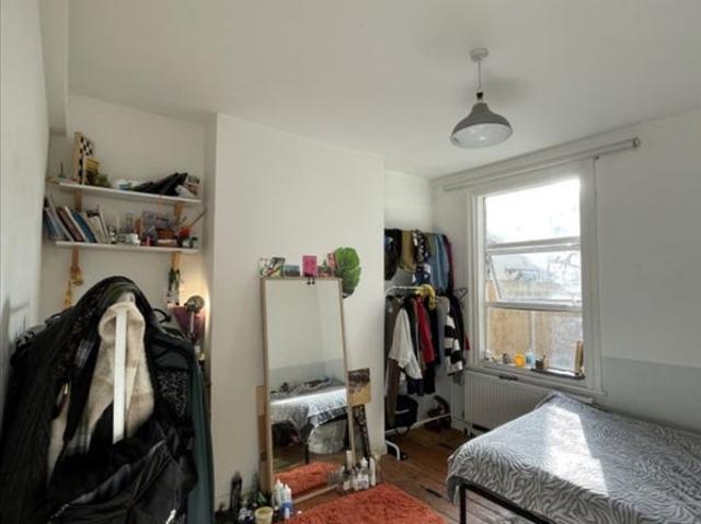 Room at Shrewsbury Road, Greater London