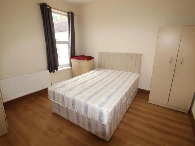 Room at Shrewsbury Road, Greater London