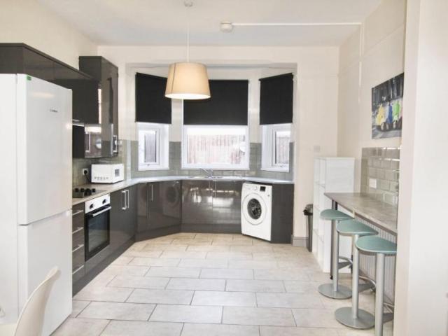 Room at Shrewsbury Road, Nottingham