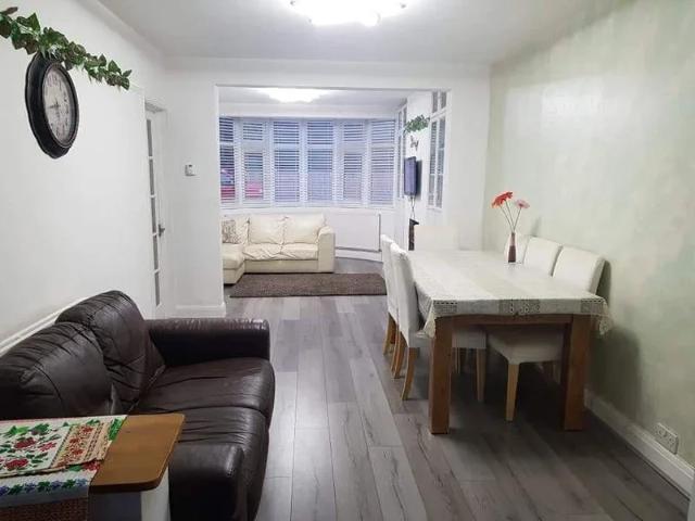 Room at Sidmouth Avenue, Greater London