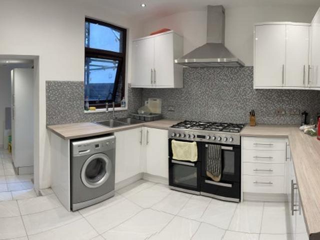 Room at Sidmouth Road, Greater London
