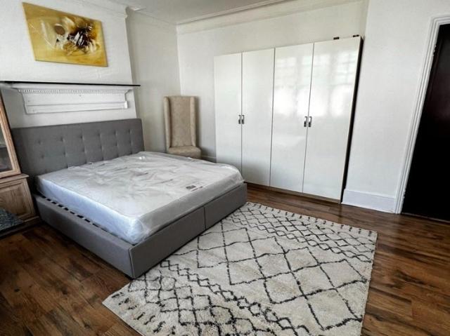 Room at Sidney Avenue, Greater London