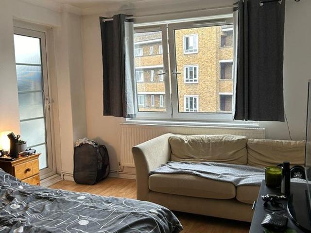 Room at Sidney Road, Greater London