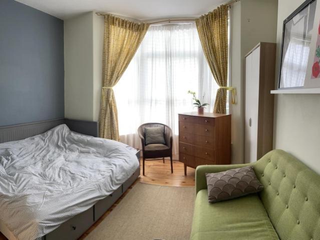 Room at Sidney Road, Greater London