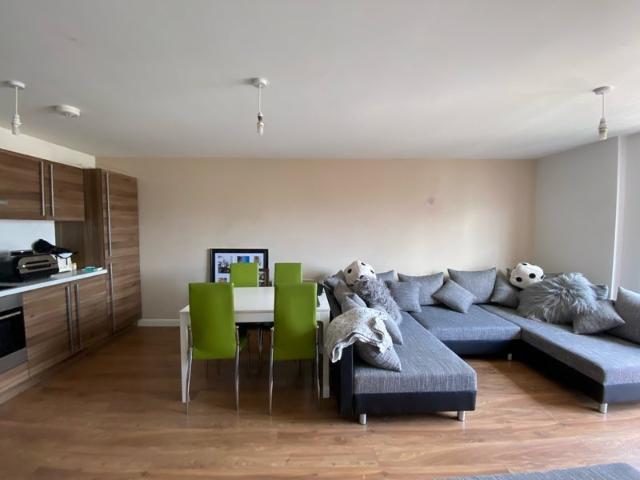 Room at Sillavan Way, Salford