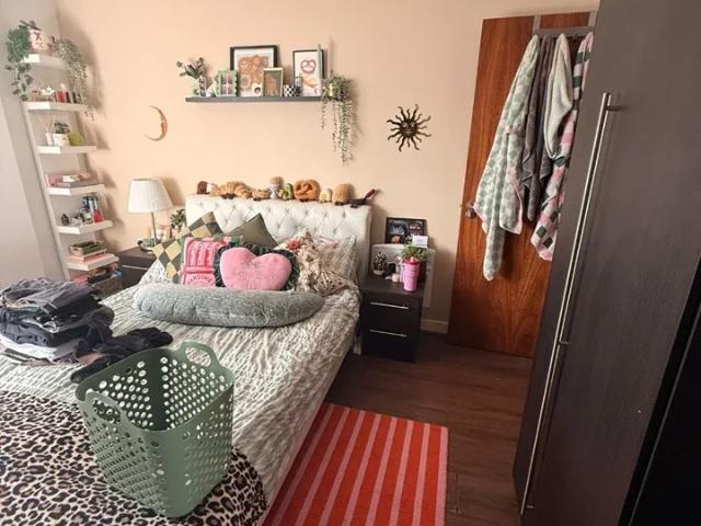 Room at Sillavan Way, Salford