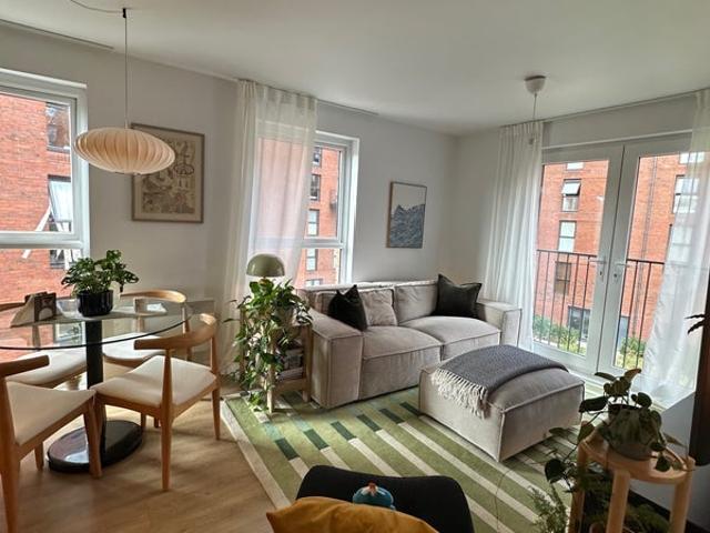 Room at Sillavan Way, Salford