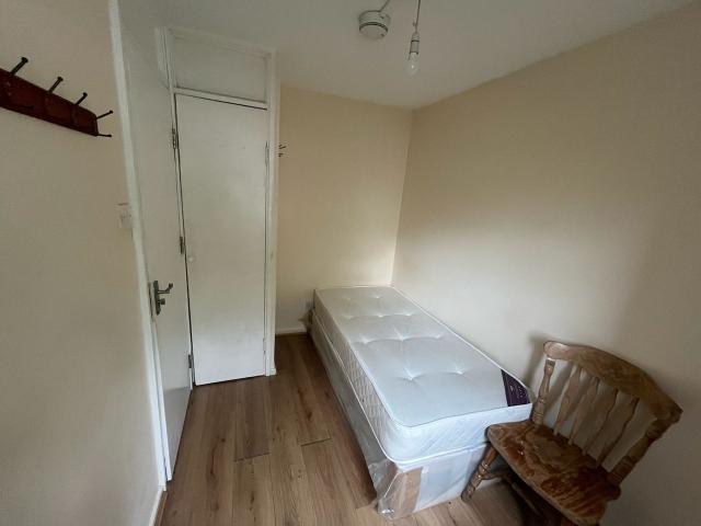 Room at Silver Street, Greater London