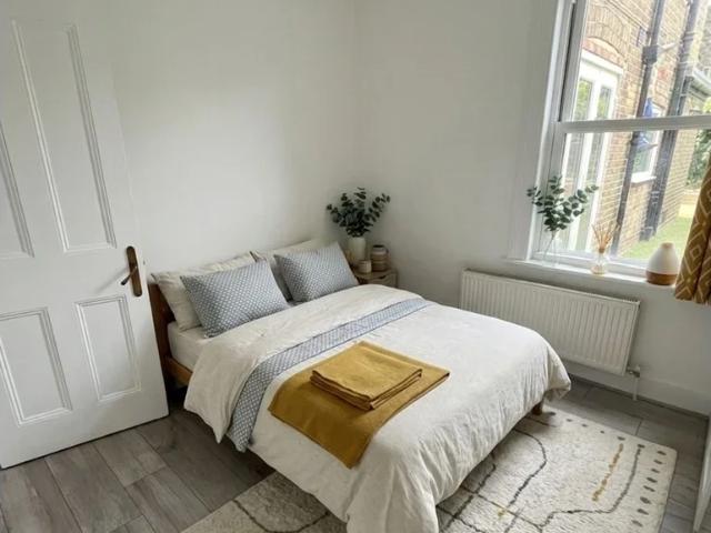 Room at Silverthorne Road, Greater London