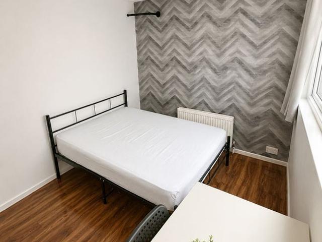 Room at Silvertown Way, Greater London