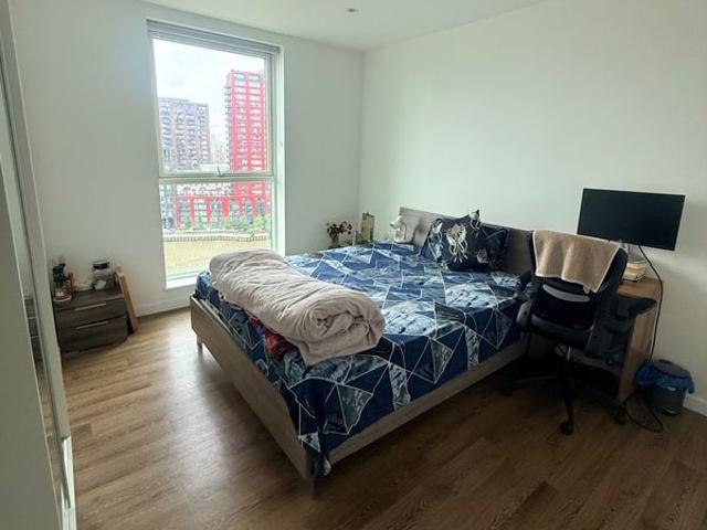 Room at Silvertown Way, Greater London