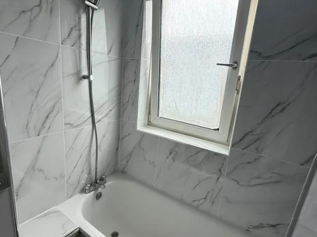 Room at Simpsons Road, Greater London