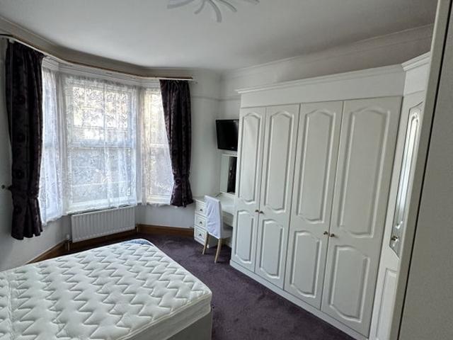 Room at Sixth Avenue, Greater London