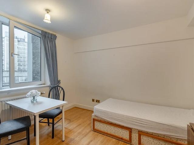 Room at Sloane Avenue, Greater London
