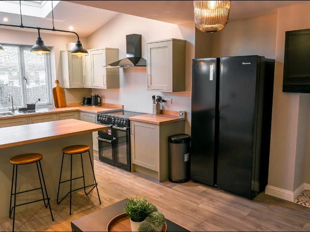 Room at Smawthorne Avenue, Wakefield