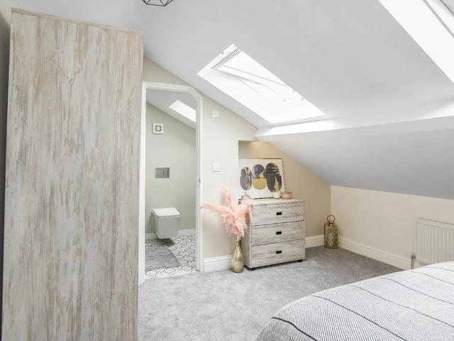 Room at Smawthorne Avenue, Wakefield