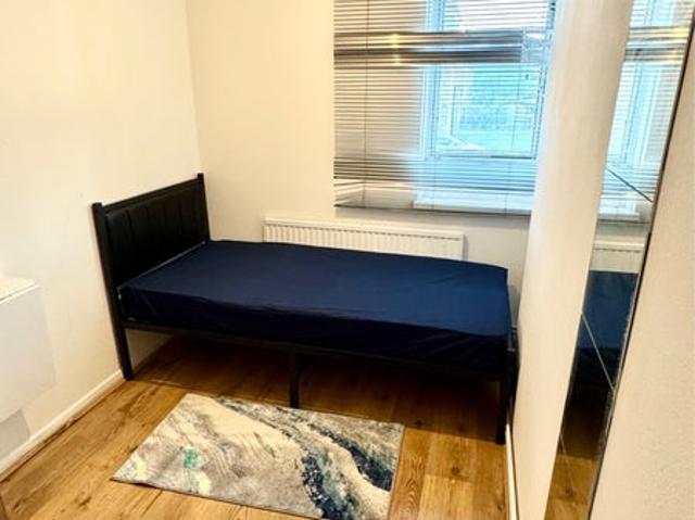 Room at Smithy Street, Greater London