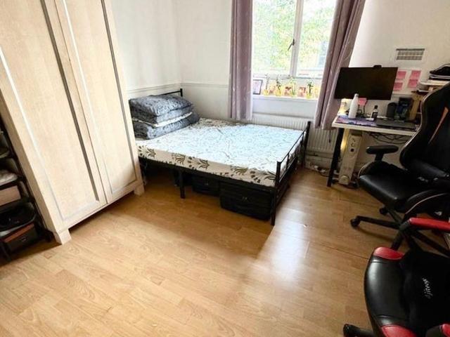 Room at Smithy Street, Greater London