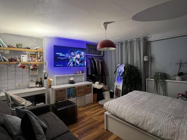 Room at Smithy Street, Greater London