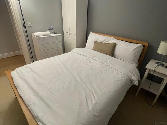Room at Smugglers Way, Greater London