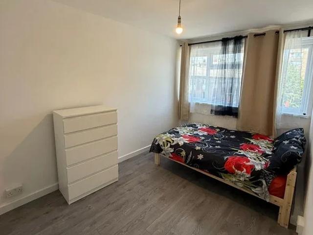 Room at Smythe Street, Greater London