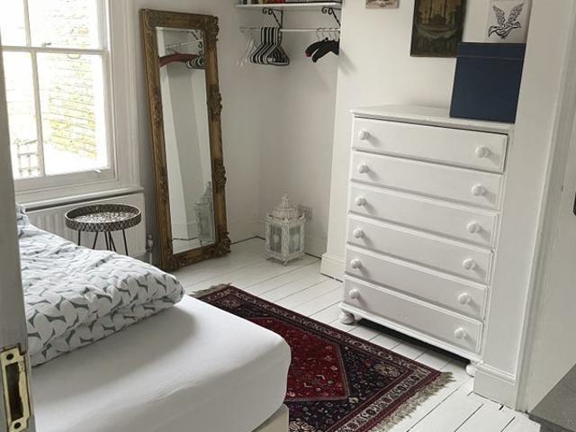 Room at Snarsgate Street, Greater London