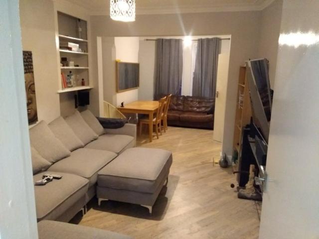 Room at Sneinton Boulevard, Nottingham