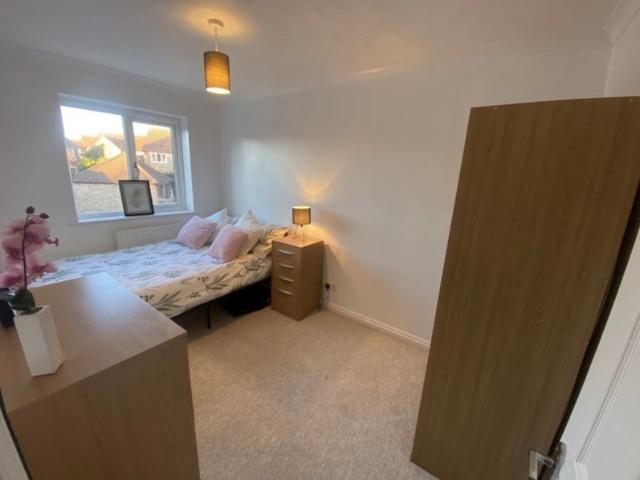 Room at Snowdrop Close, Weston super Mare