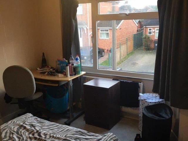Room at Solitaire Avenue, Worcester
