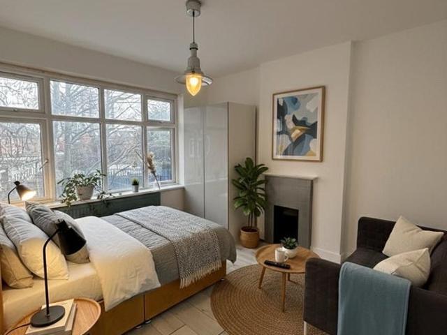 Room at Somerford Grove, Greater London