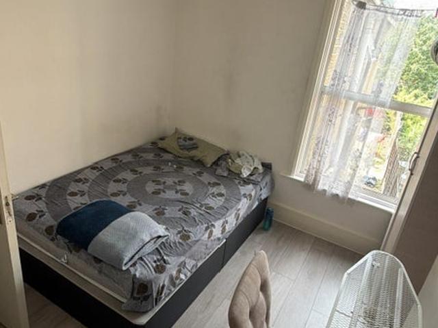 Room at Somers Road, Greater London